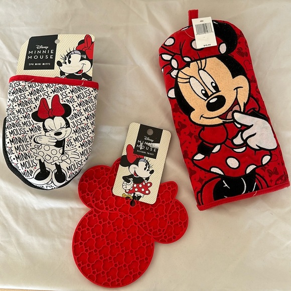 Disney | Kitchen | Nwt Three Piece Minnie Mouse Kitchen Accessories Set ...